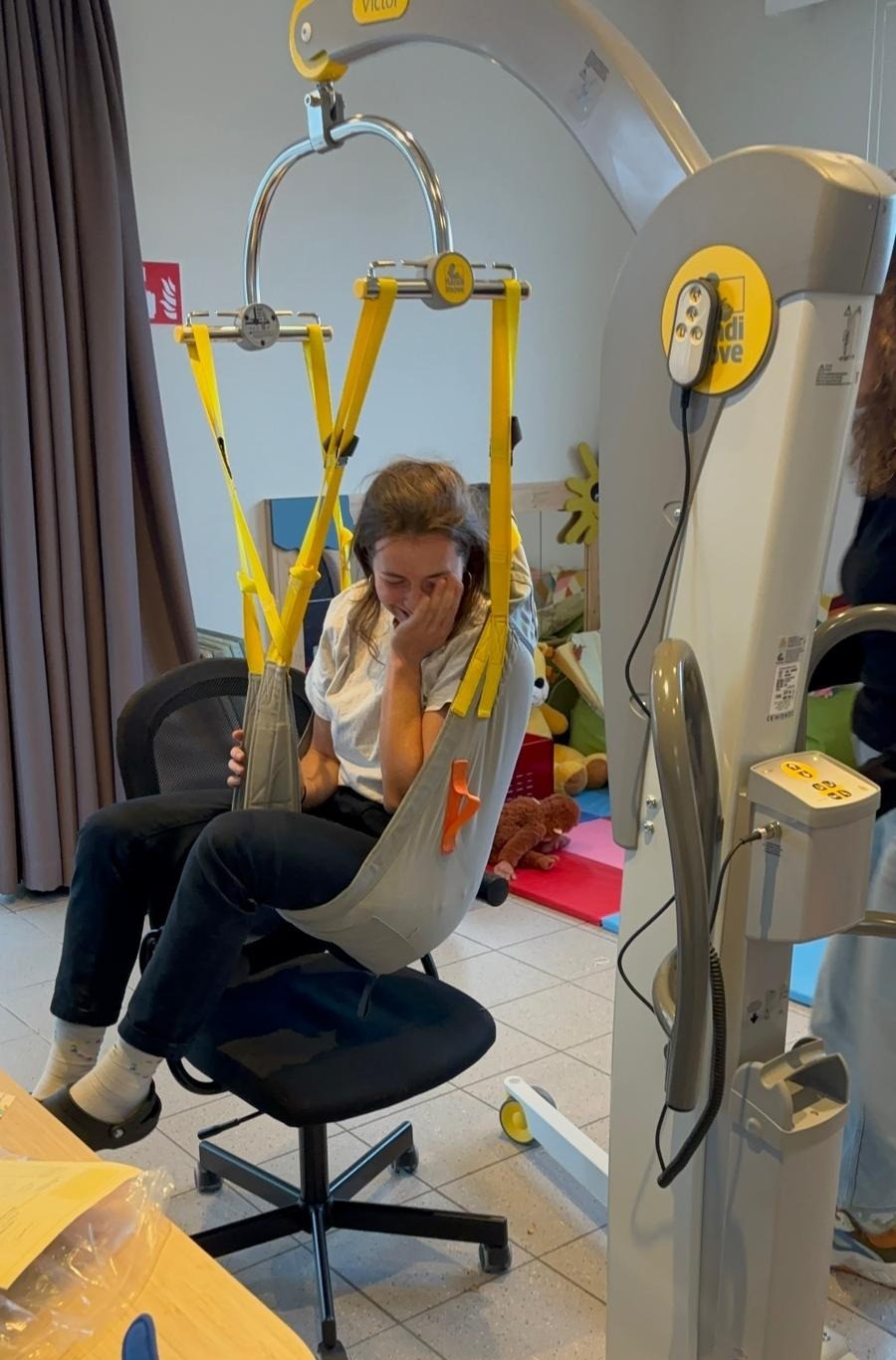 Nieuwe tillift voor Flori • Nido VZW Brussel